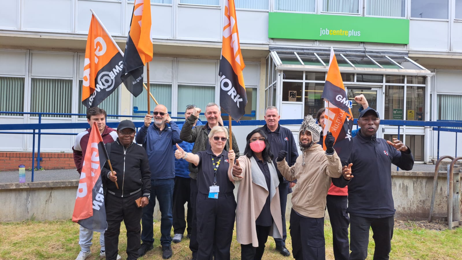 More than 1,500 job Centre security guard start 33rd strike day | GMB Union